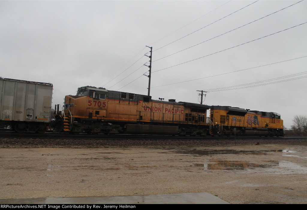 UP 8380 & 5705 (4)